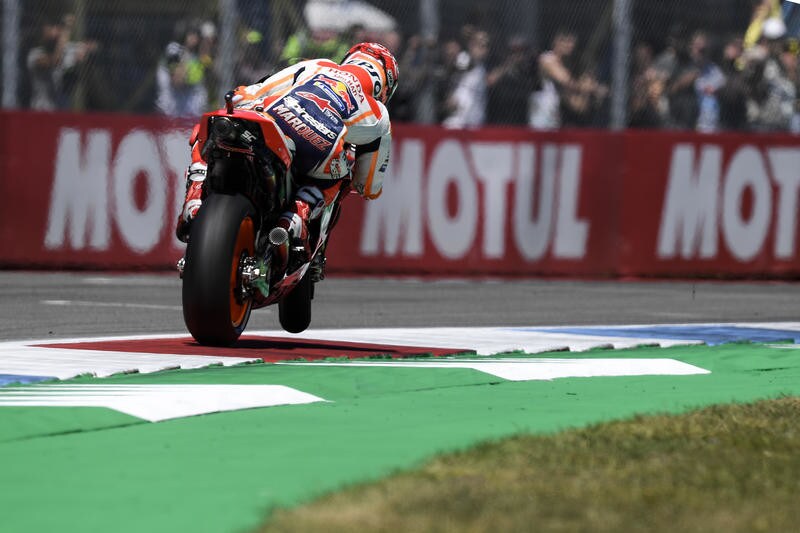 MotoGP Assen, gara: Marquez vince una pazzesca sfida a 8