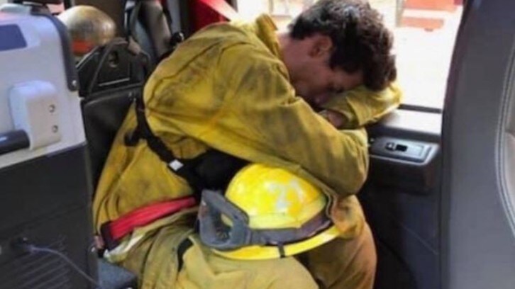 Jayson Uribe più che motociclista: combatte le fiamme della California ...