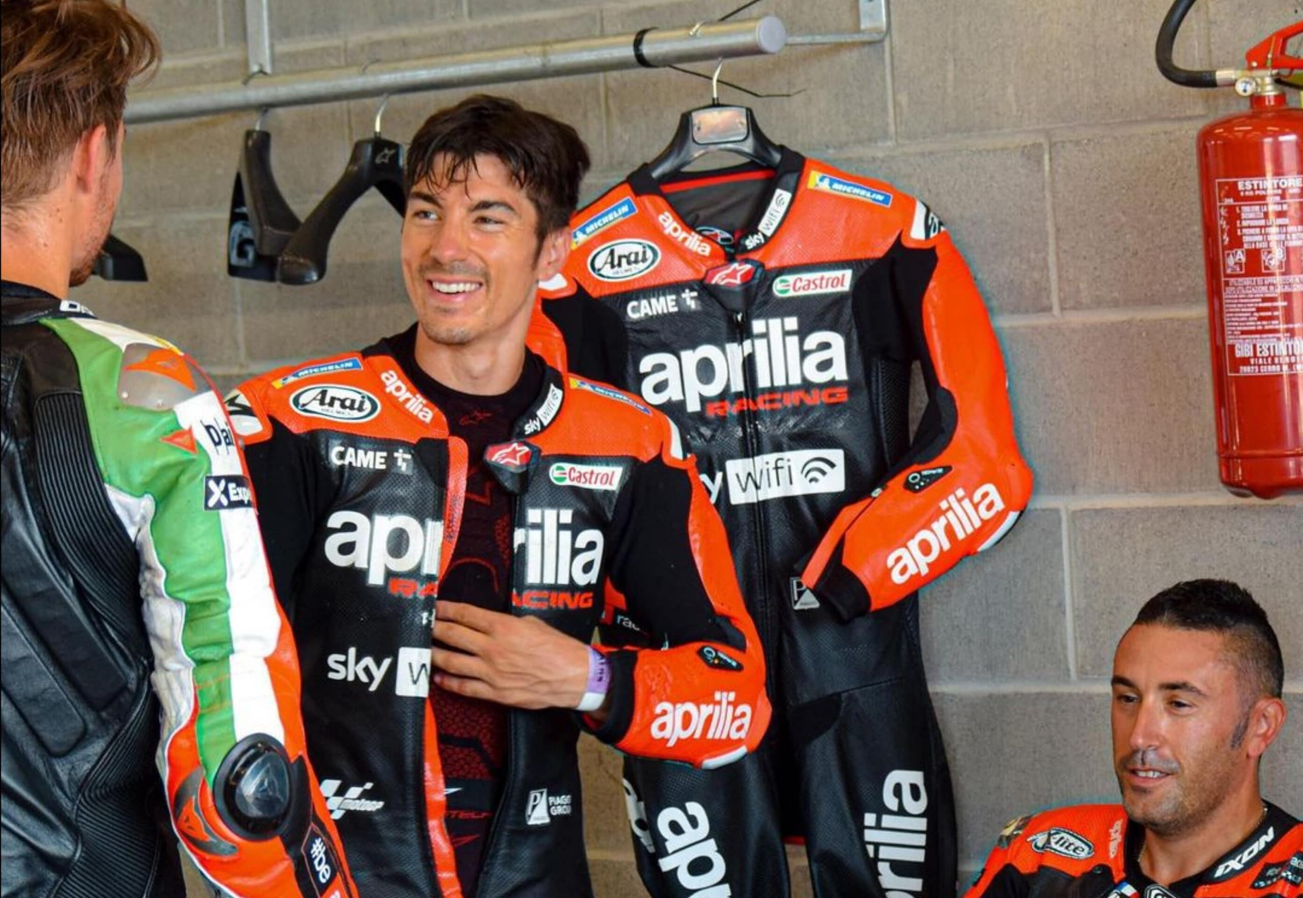 Le immagini dell'allenamento Aprilia sul circuito di Cremona