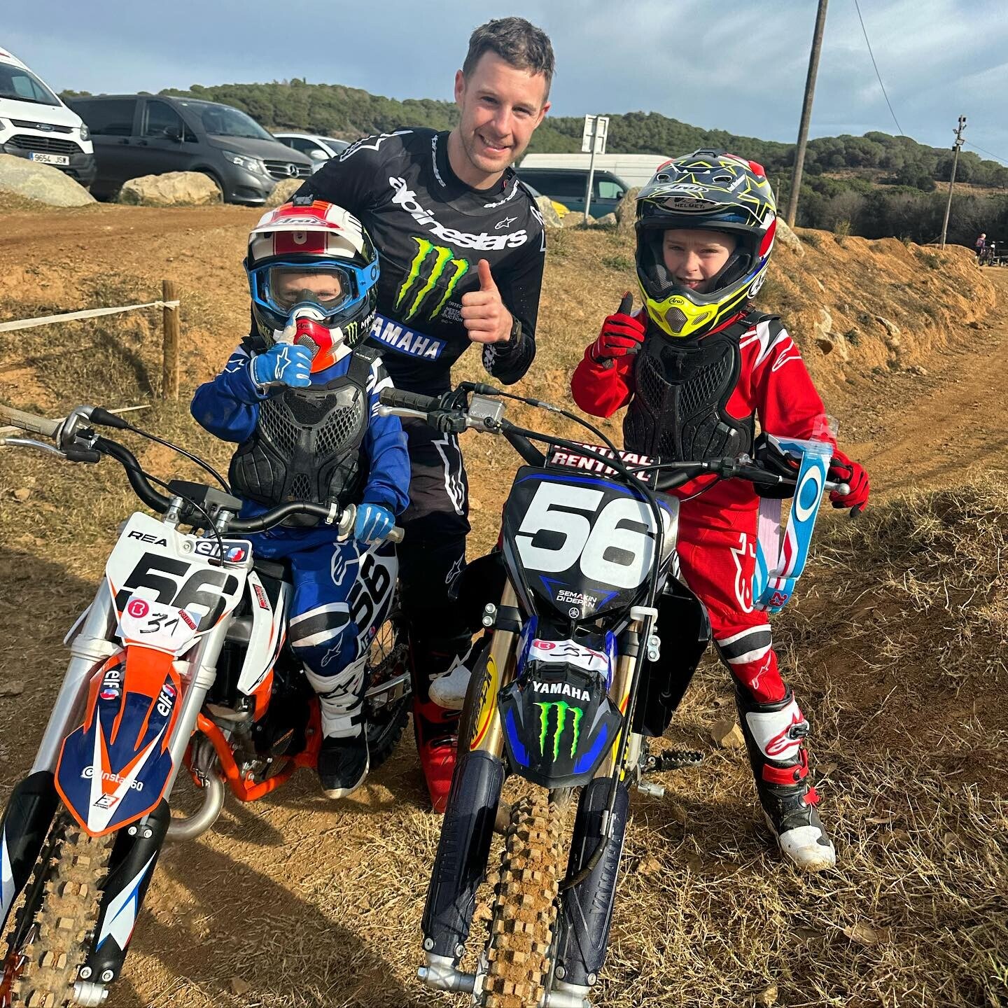 SBK: Jonathan Rea sulla Yamaha YZ250F insieme ai suoi figli