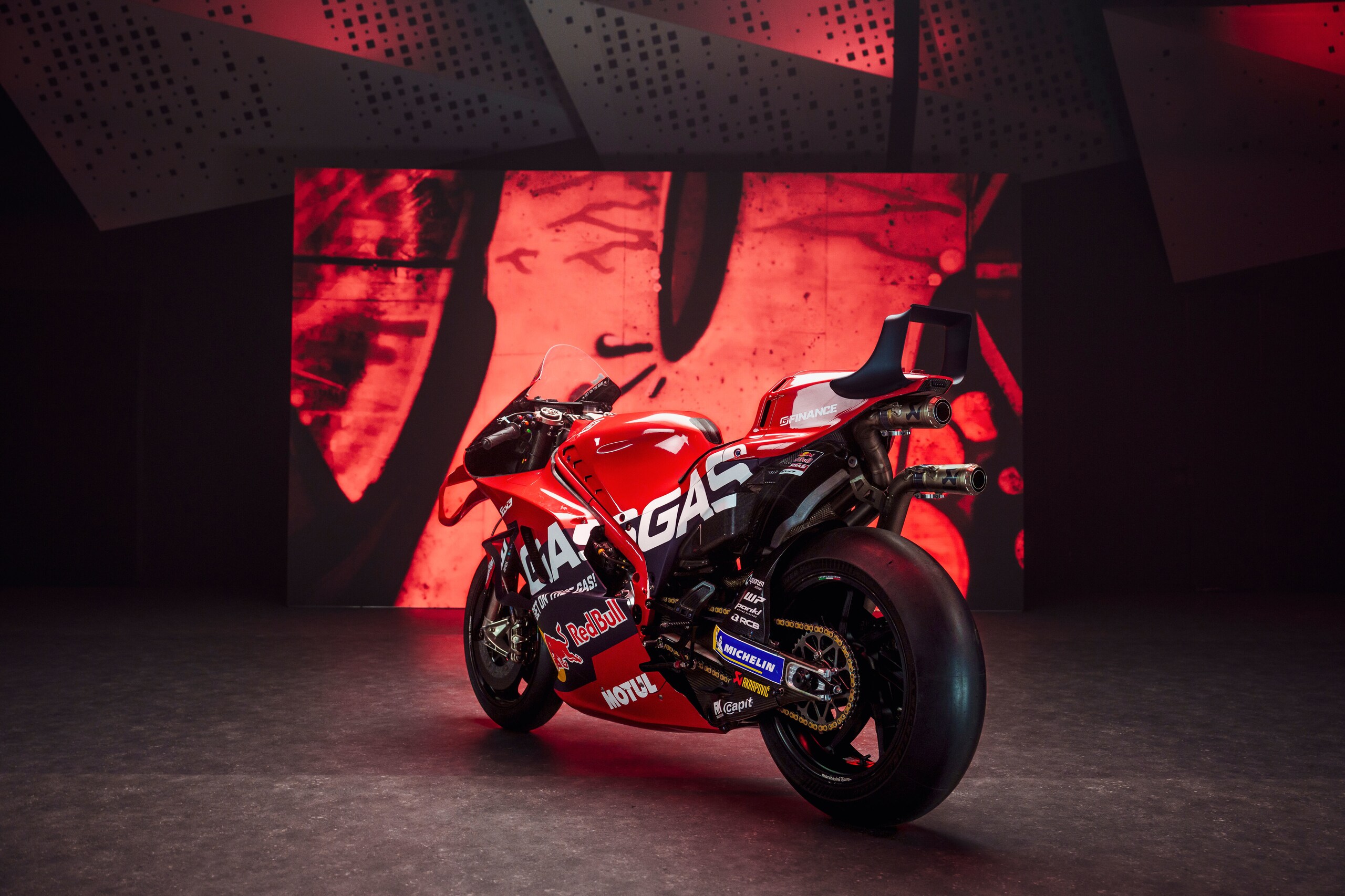 GASGAS cambia look in MotoGP: ecco le RC16 marchiate Red Bull