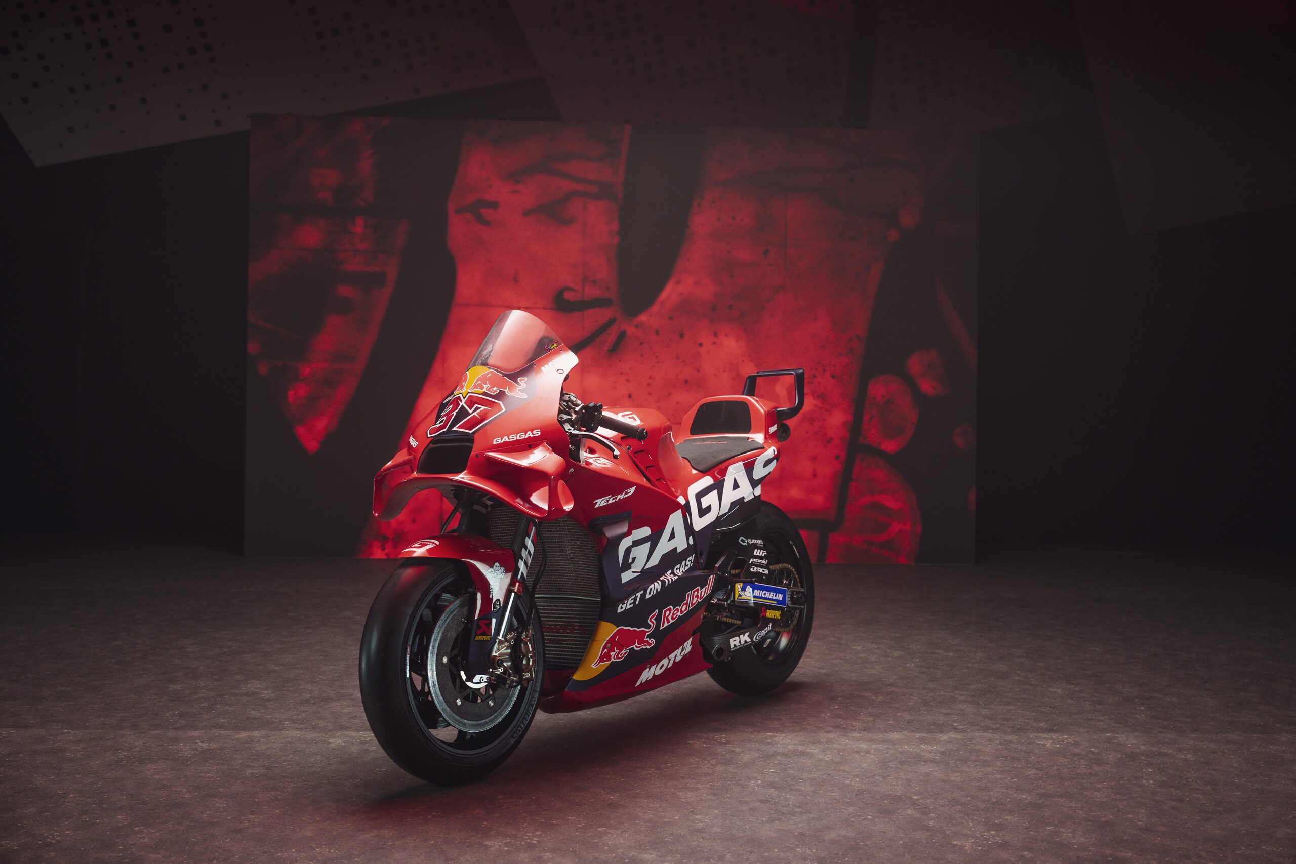 GASGAS cambia look in MotoGP: ecco le RC16 marchiate Red Bull