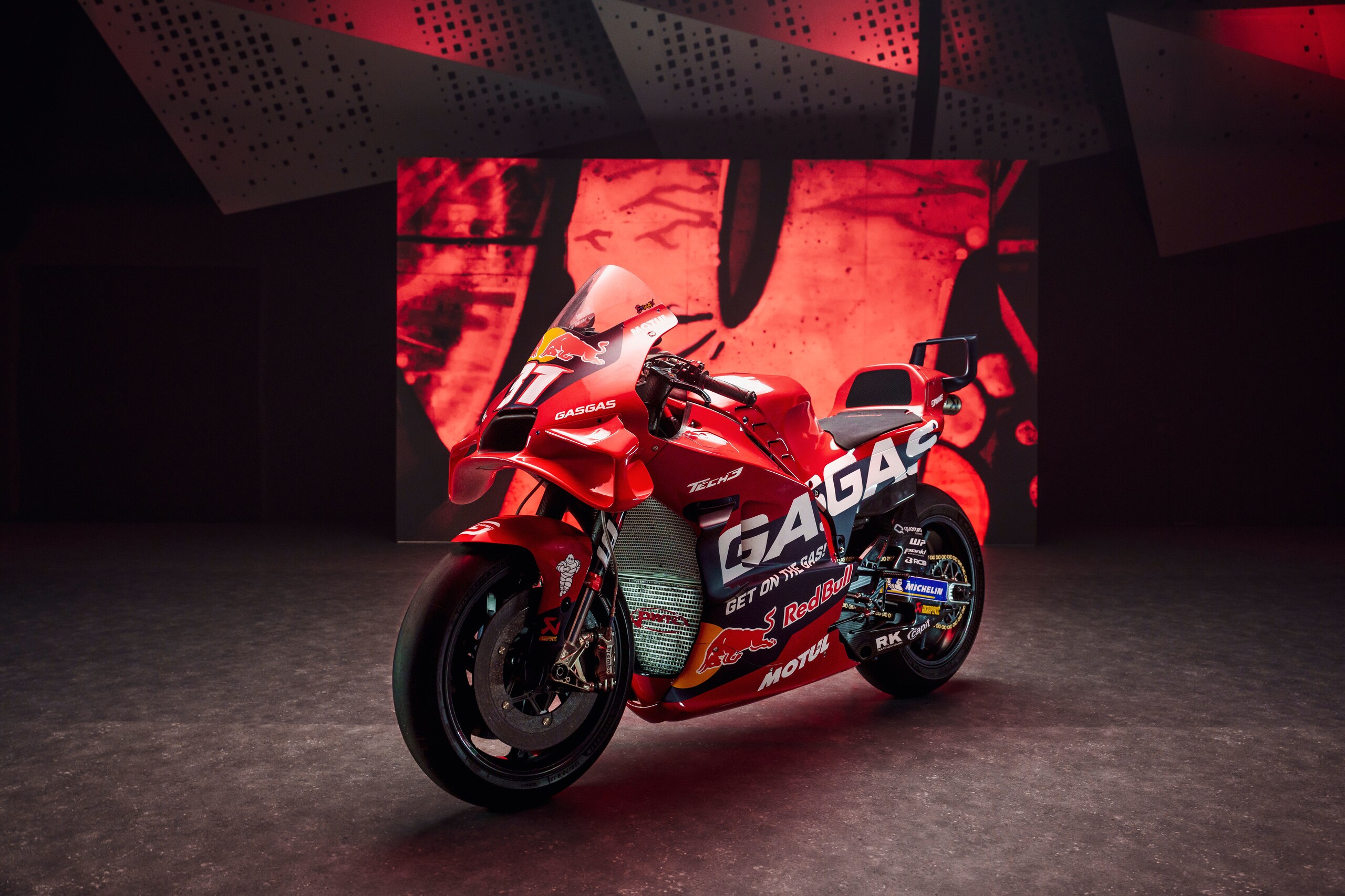 GASGAS cambia look in MotoGP: ecco le RC16 marchiate Red Bull