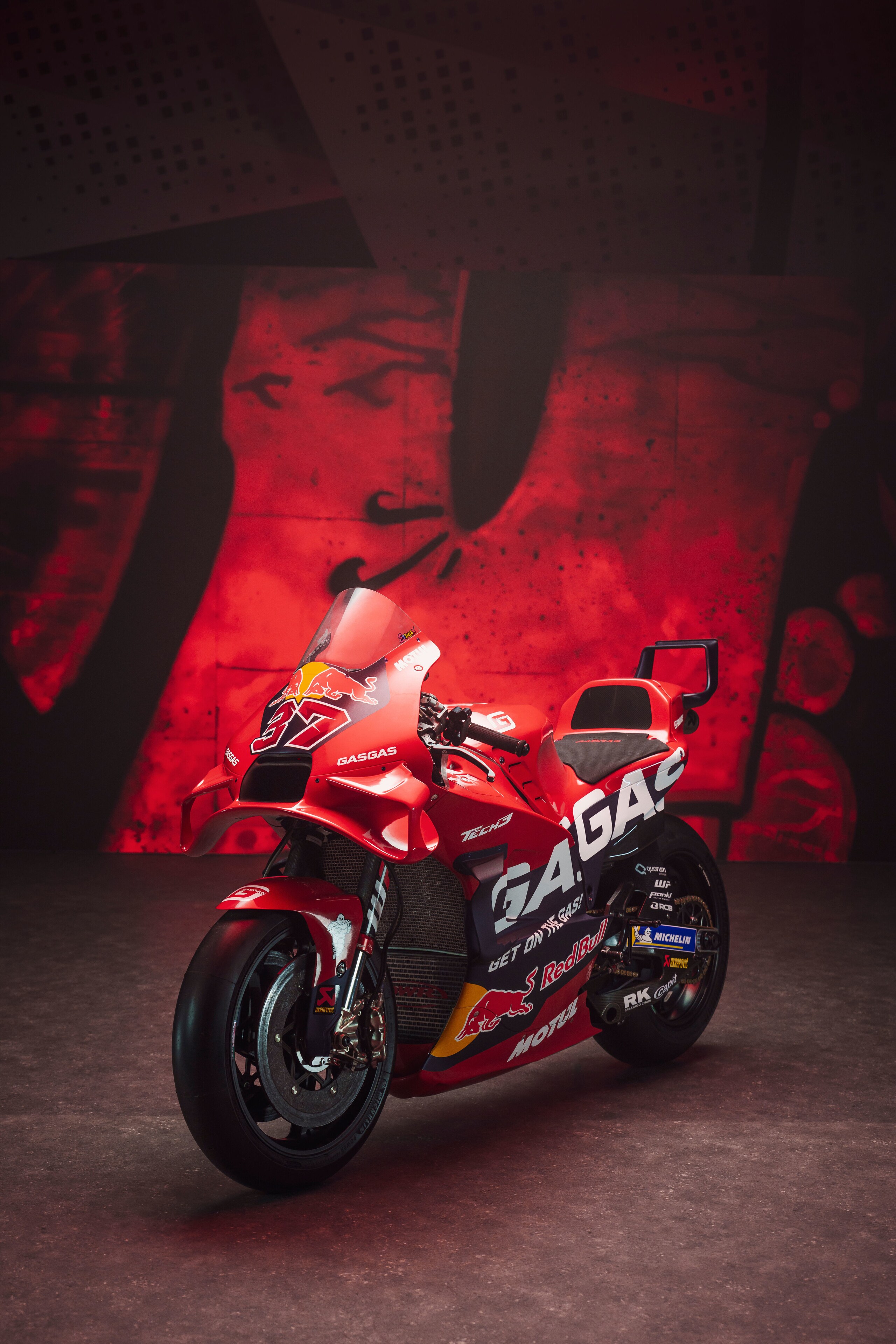 GASGAS cambia look in MotoGP: ecco le RC16 marchiate Red Bull
