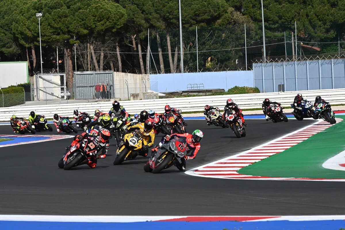 National Trophy 1000: Salvadori vince, Rovelli rimonta dalla P16 ed è ...