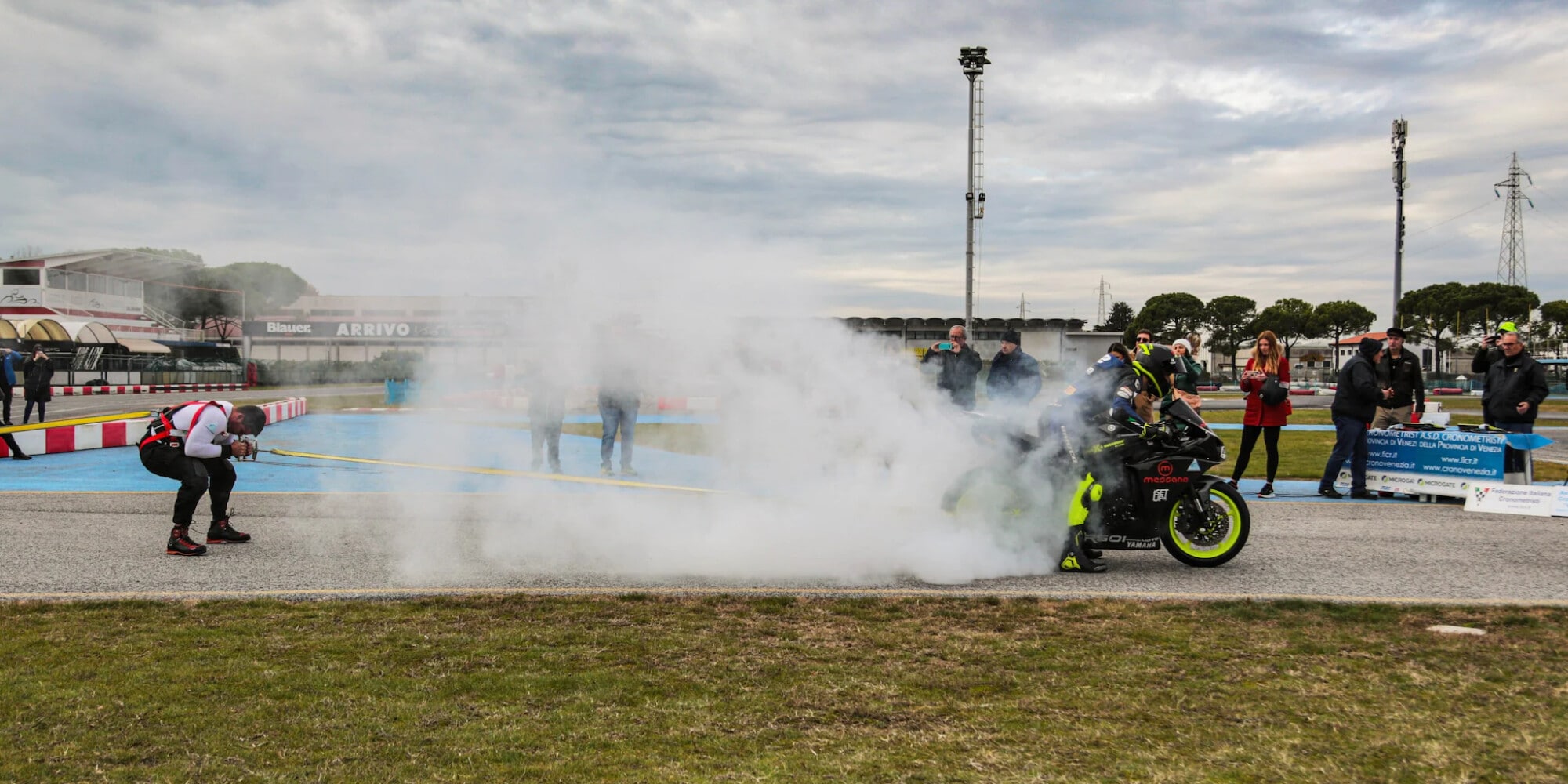 Alex Camera, arriva il docufilm sull'uomo che tratteneva le moto in corsa