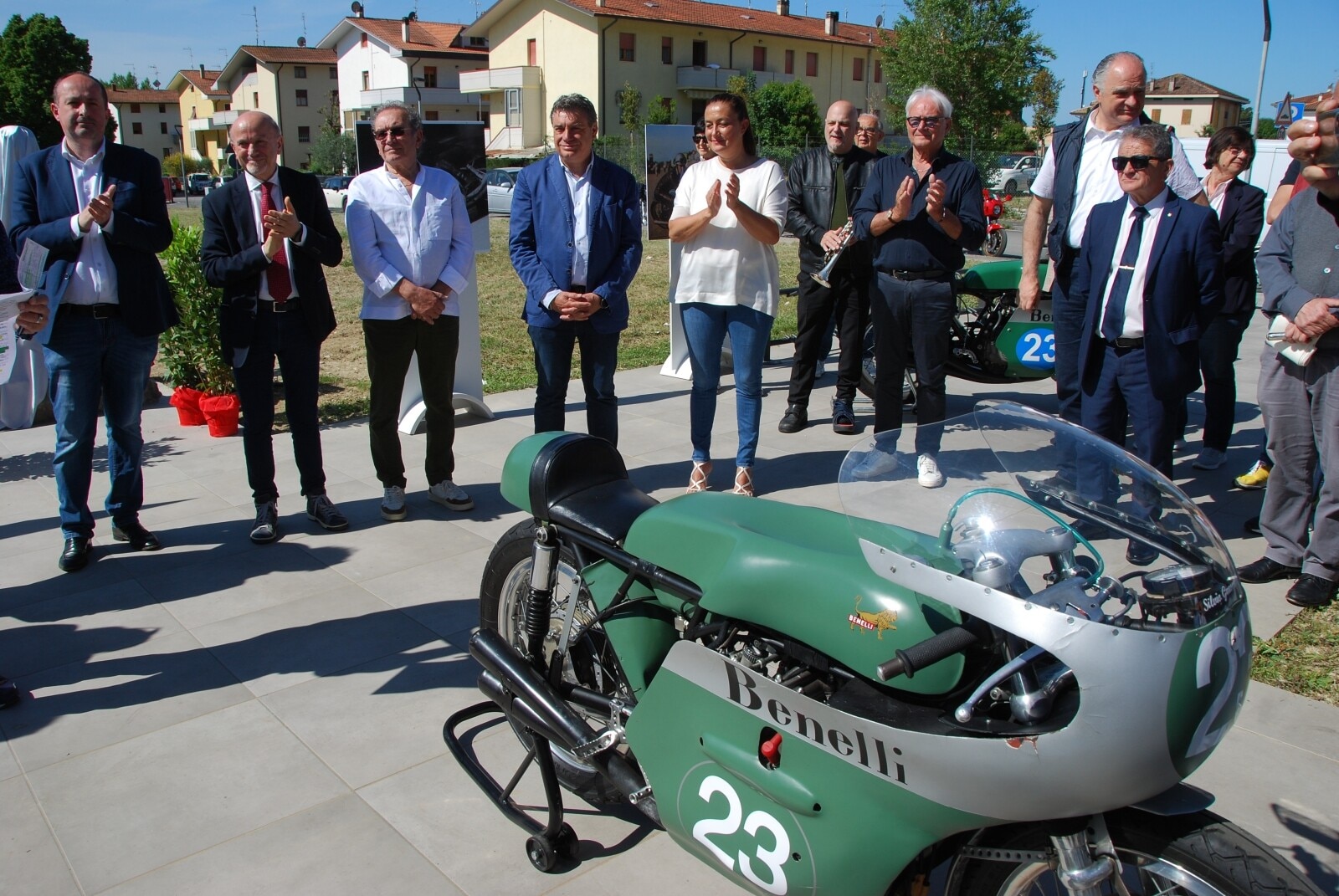 Montecchio celebra il suo campione: inaugurato il monumento dedicato a ...