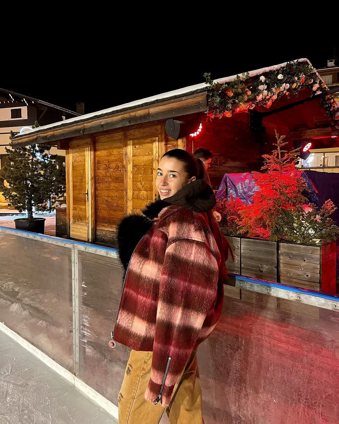 MotoGP, Jorge Martin e la fidanzata Maria in vacanza sulla neve di Chamonix