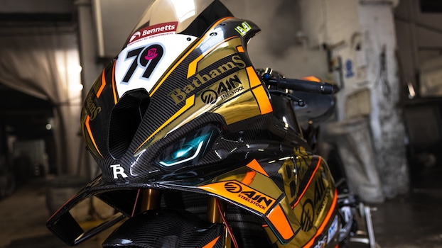 Una BMW... d'oro: l'eccentrica livrea 2025 del team Bathams Racing